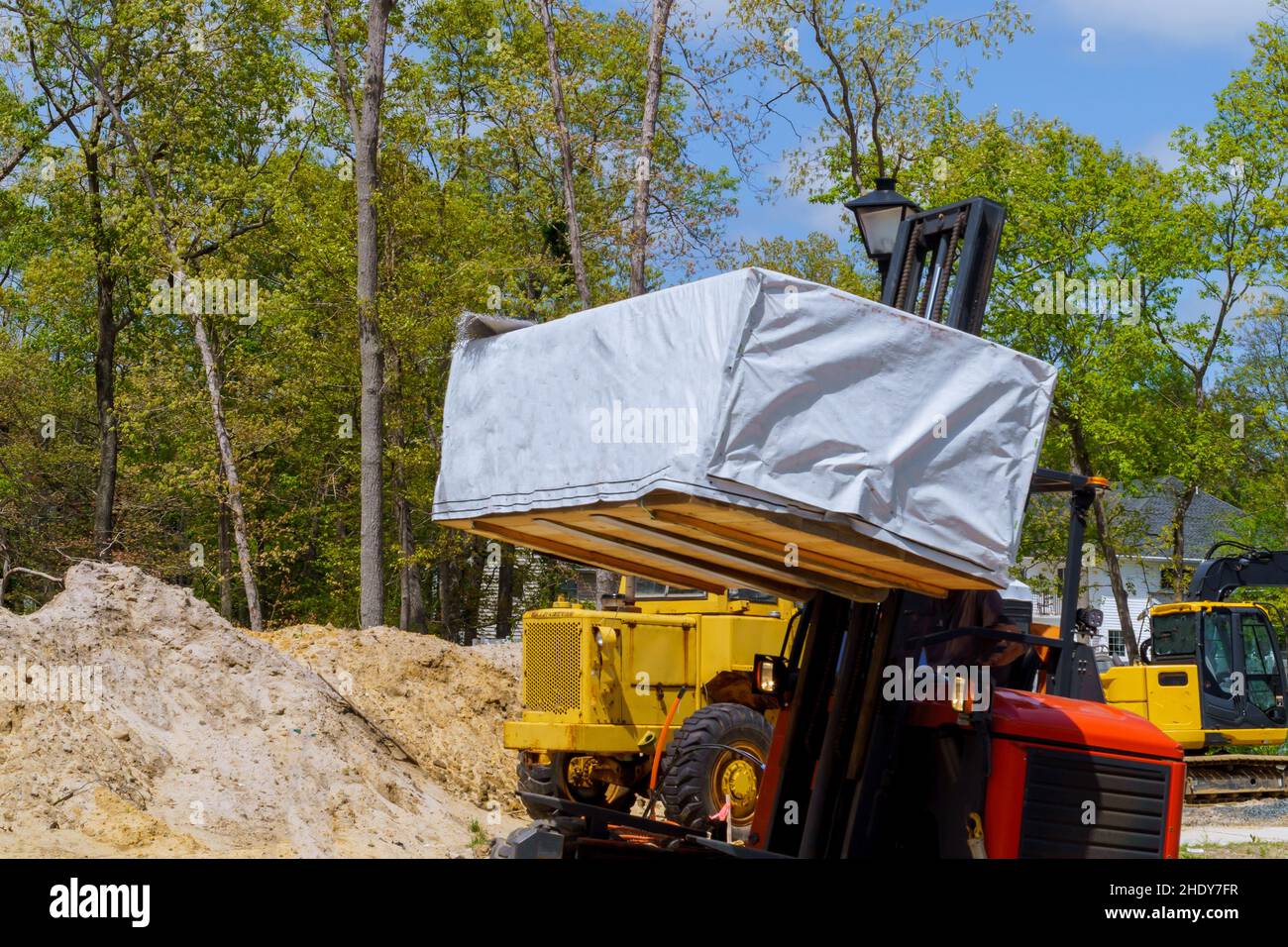 Forklifts horizontal hi-res stock photography and images - Alamy