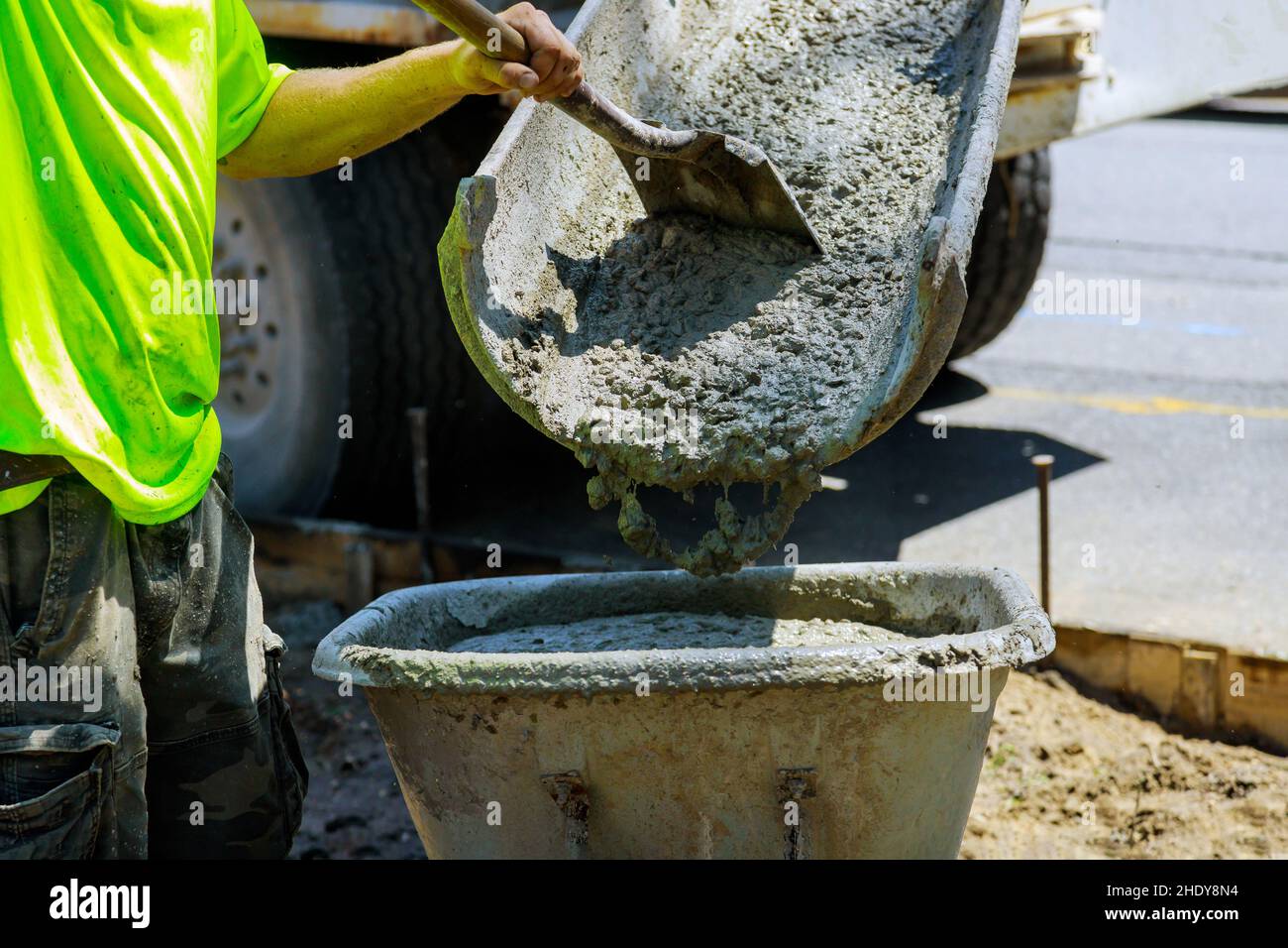 Concrete mixer 1 hi-res stock photography and images - Alamy