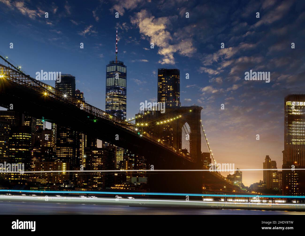 Lighting brooklyn bridge hi-res stock photography and images - Alamy