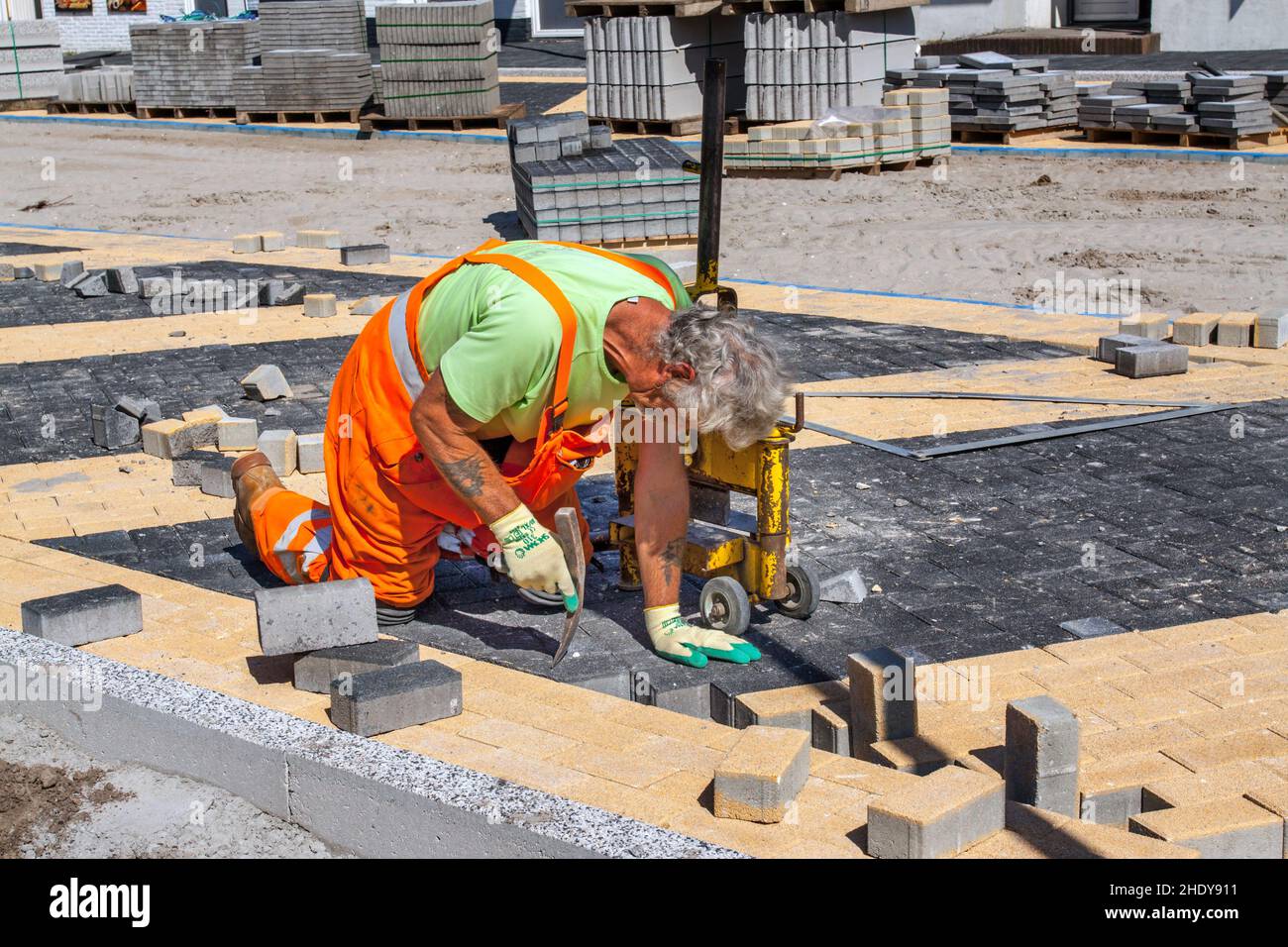 Bricklayers laying new pavement Stock Photo - Alamy
