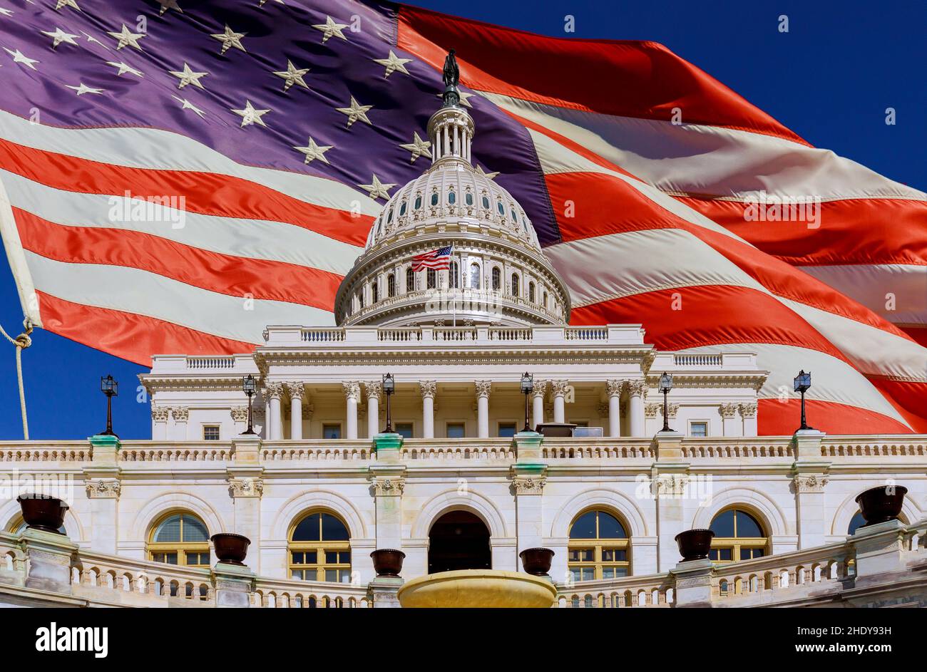 Us capitol building flag hi-res stock photography and images - Alamy