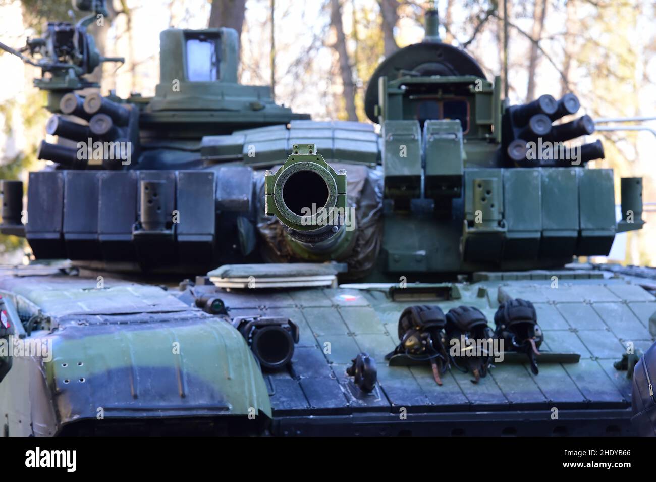 Tank t 72 hi-res stock photography and images - Alamy