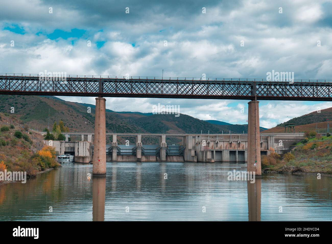 Pocinho dam and lock, River Douro, Portugal Stock Photo - Alamy