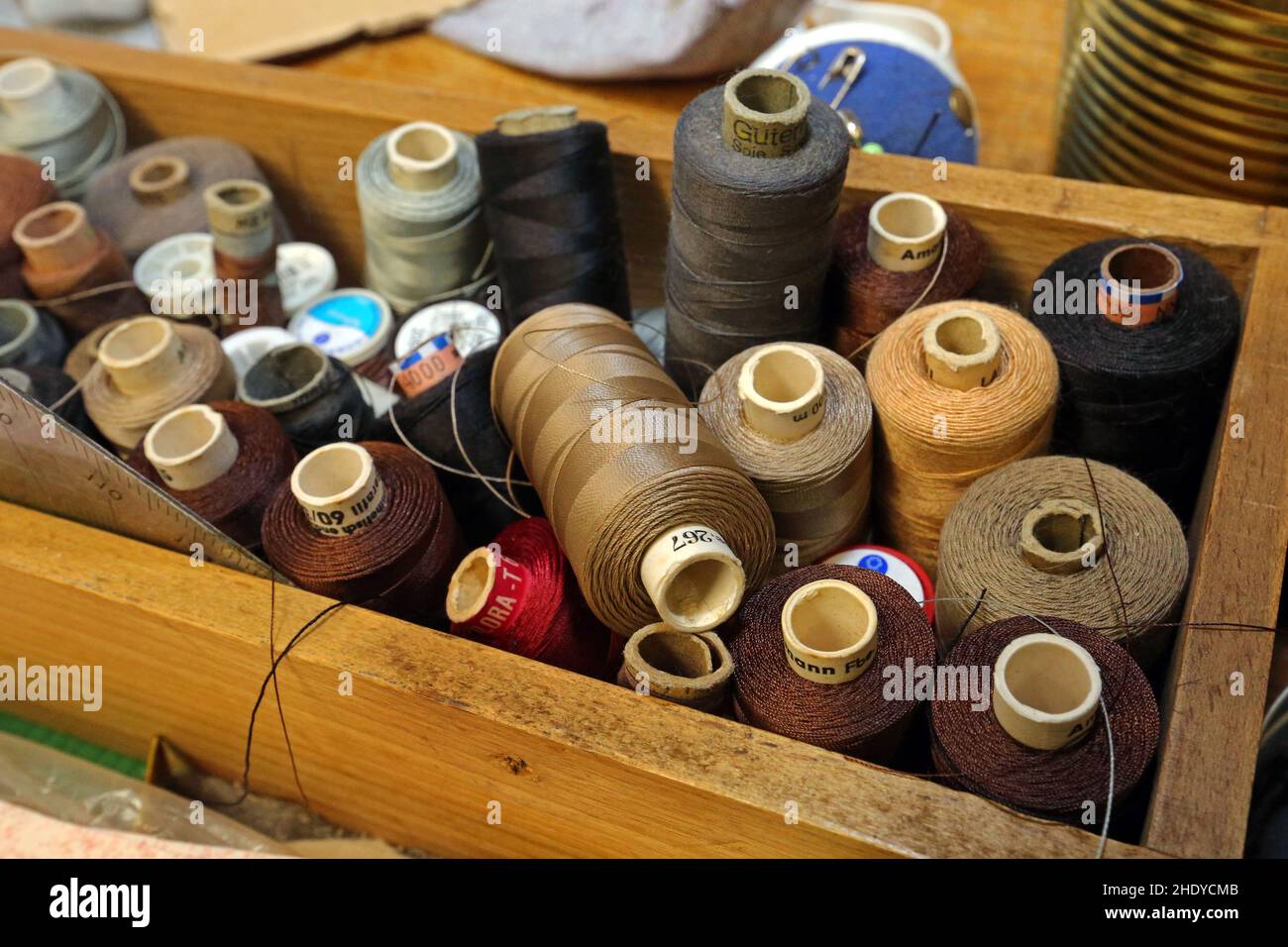 Sewing cottons hi-res stock photography and images - Alamy