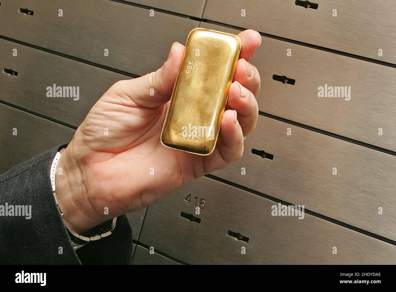 lockers, gold bars, locker, ingot Stock Photo - Alamy
