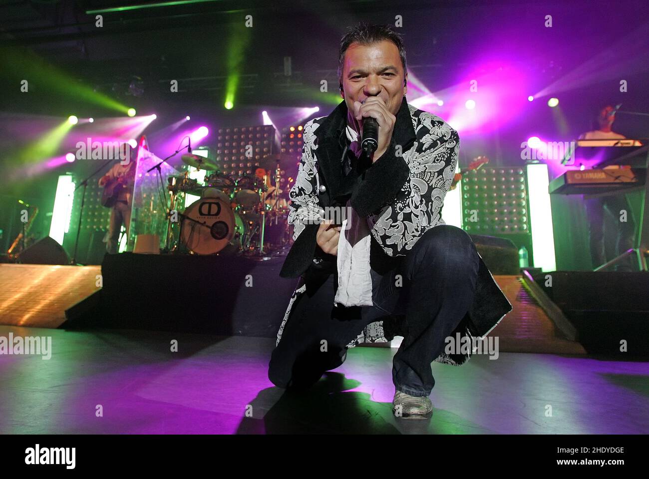 Male folk singer hi-res stock photography and images - Alamy