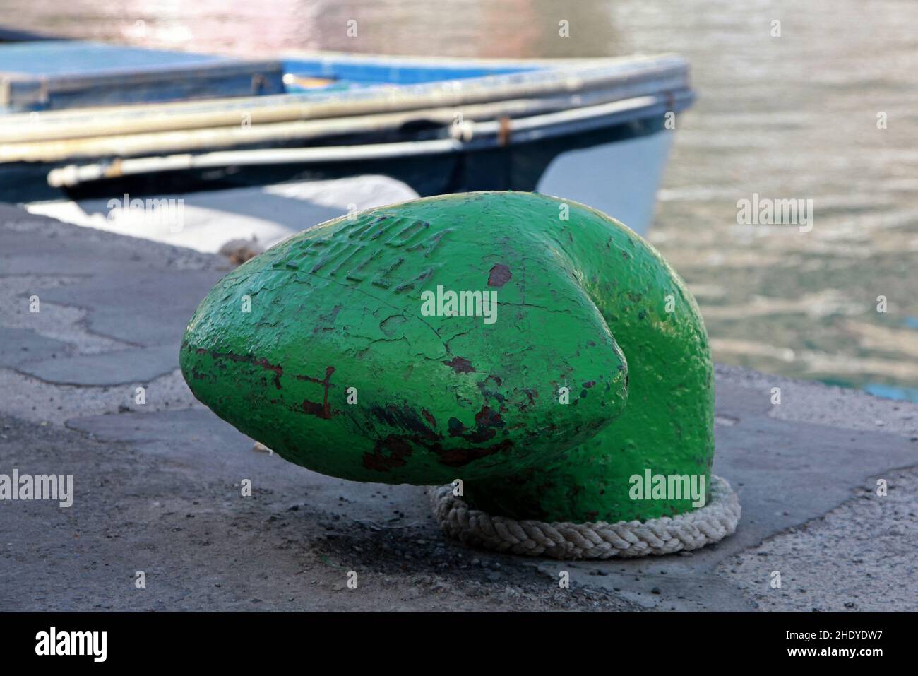 Ship bollards hi-res stock photography and images - Alamy