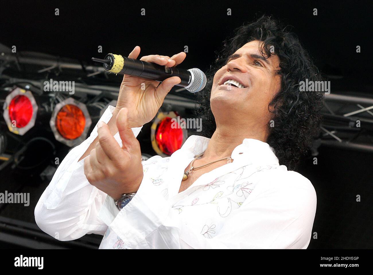 Black male singer hi-res stock photography and images - Alamy