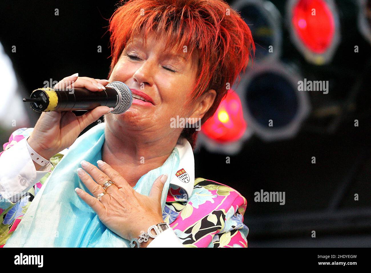 Pop singer hi-res stock photography and images - Alamy
