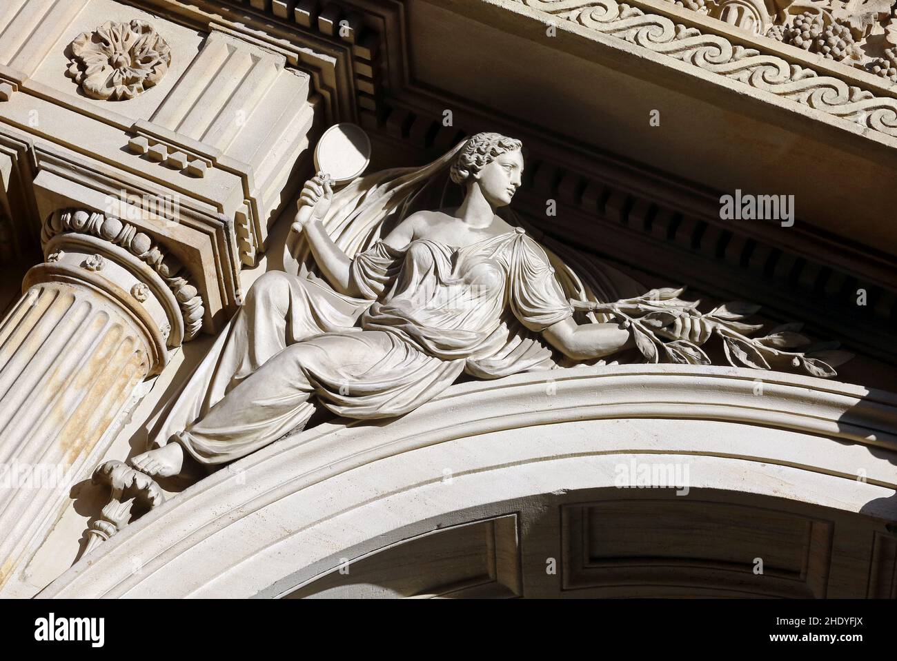 facade jewelry, woman's statue, facade jewelries, woman's statues Stock ...
