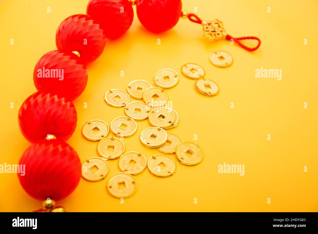 Isolated chinese lucky knot chinese hi-res stock photography and images ...