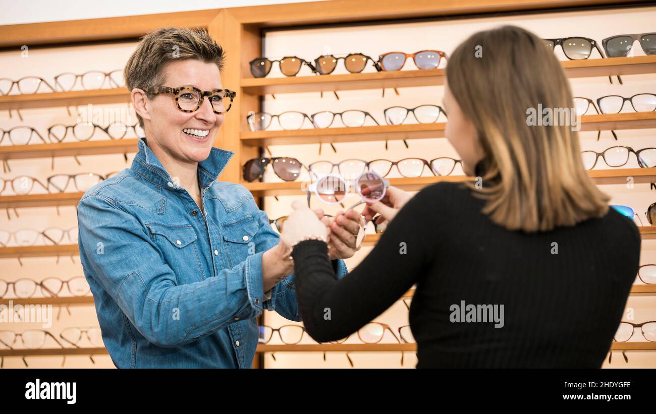 Optometrists business hi-res stock photography and images - Alamy