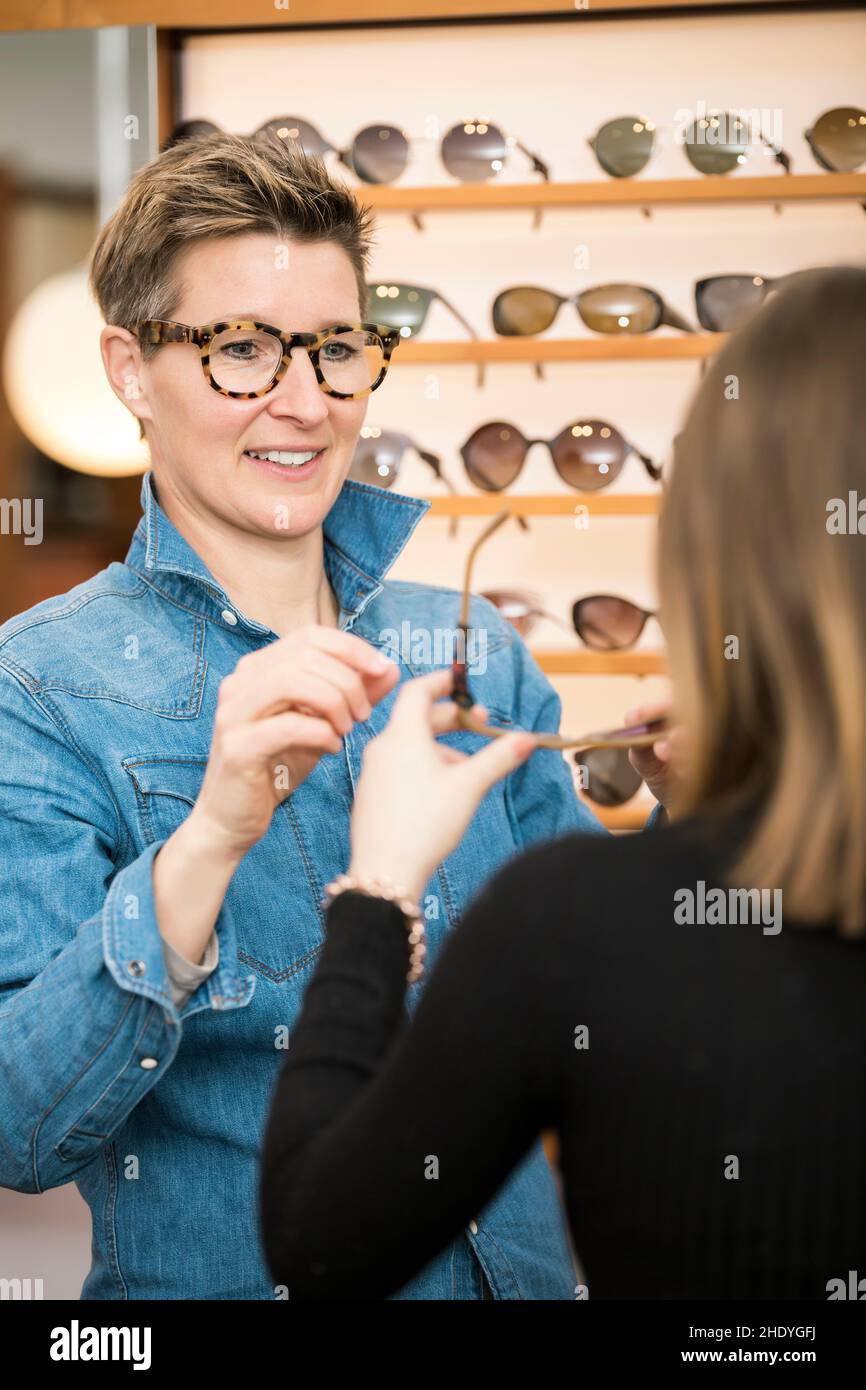 Optometrists business hi-res stock photography and images - Alamy