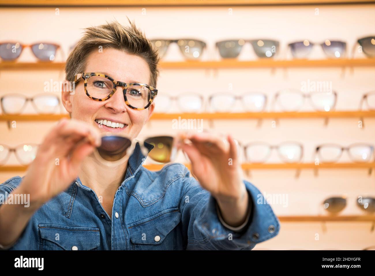Optometrists business hi-res stock photography and images - Alamy