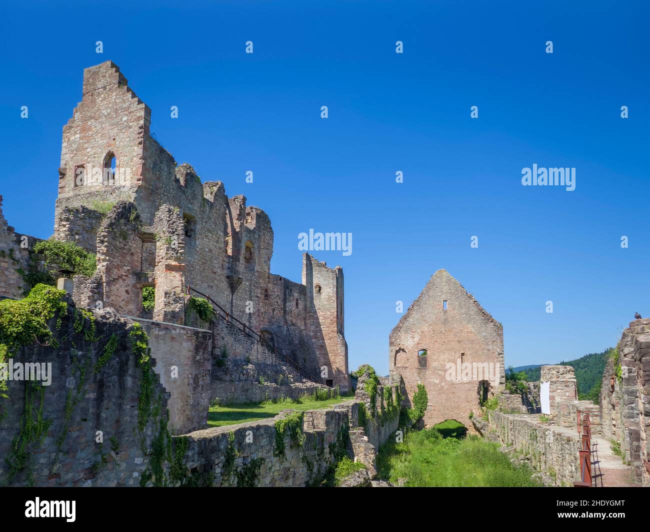 Run down medieval castle ruins hi-res stock photography and images - Alamy