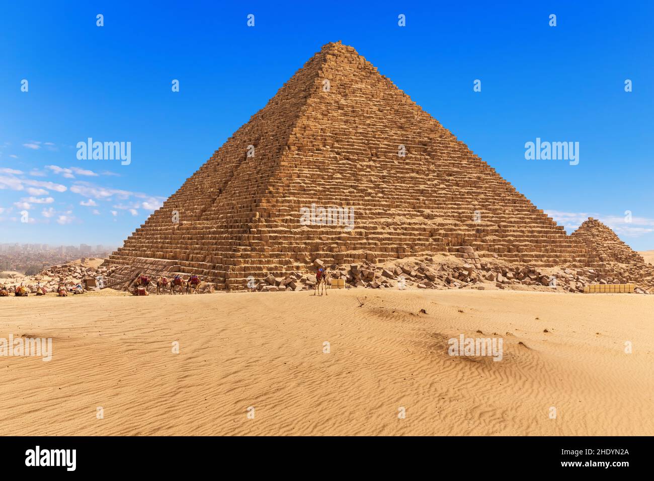 pyramid shape, giza, pyramid shapes, gizas Stock Photo - Alamy