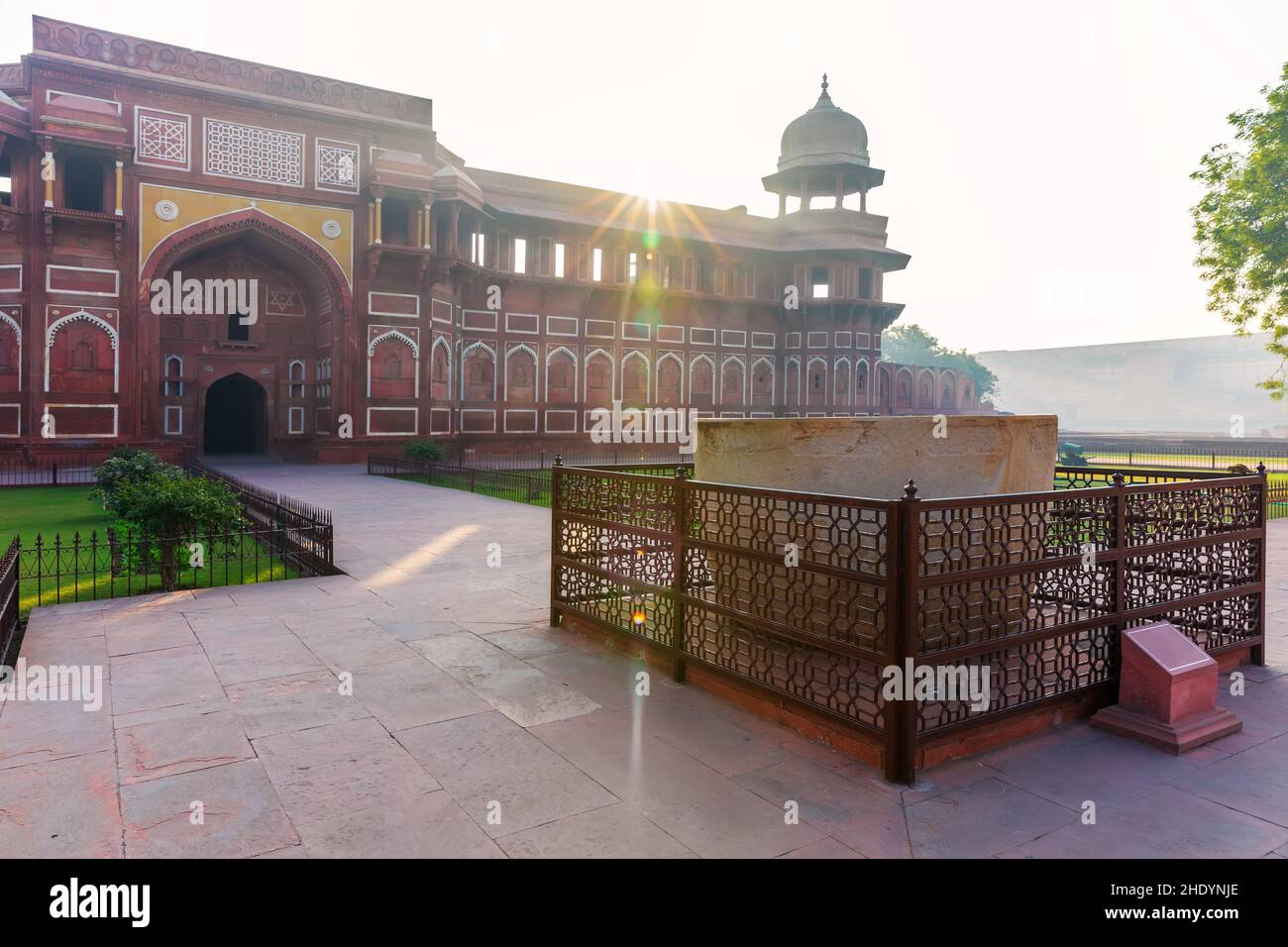 Agras red fort hi-res stock photography and images - Alamy