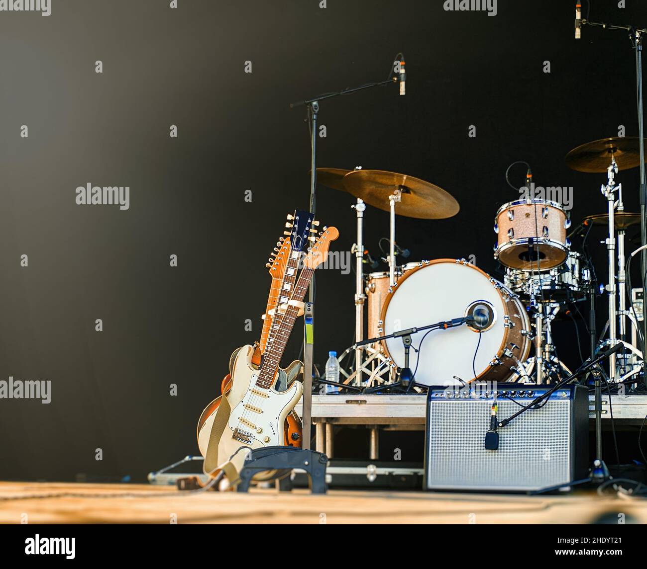 Electric guitars and drum on stage before the concert Stock Photo - Alamy