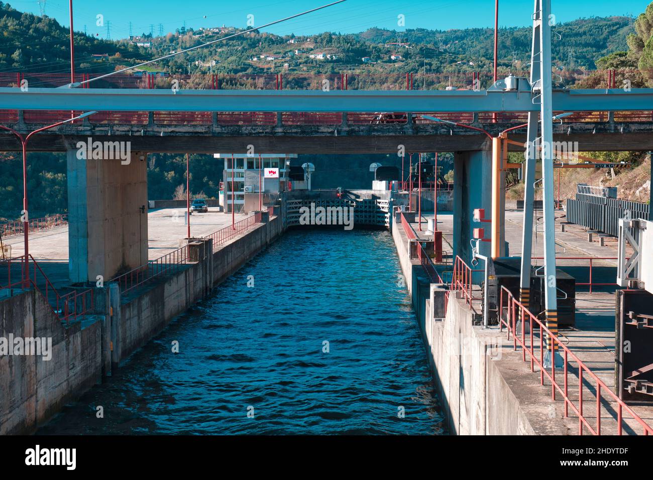 Carrapatelo lock and barrage Stock Photo - Alamy