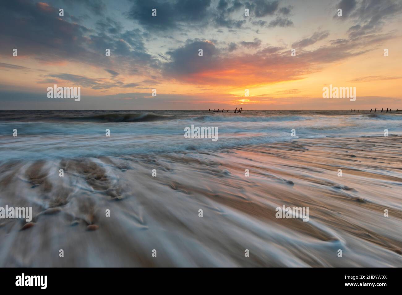 Happisburgh beach sunset hi-res stock photography and images - Alamy