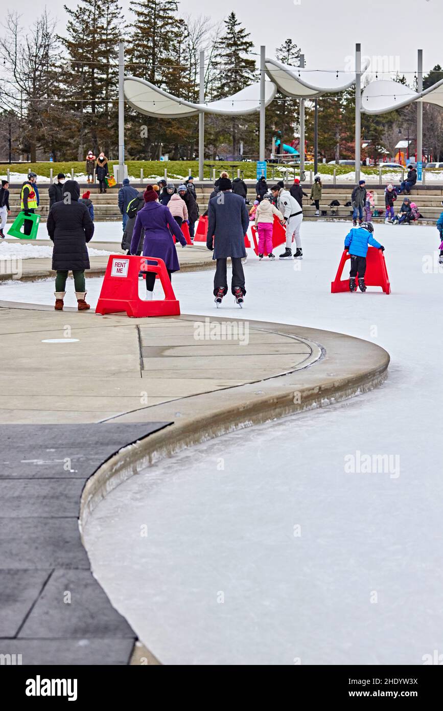 Happy couple skating outdoor hi-res stock photography and images - Alamy