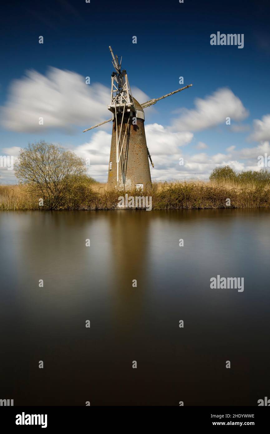Norfolk Wind Pump Stock Photo - Alamy