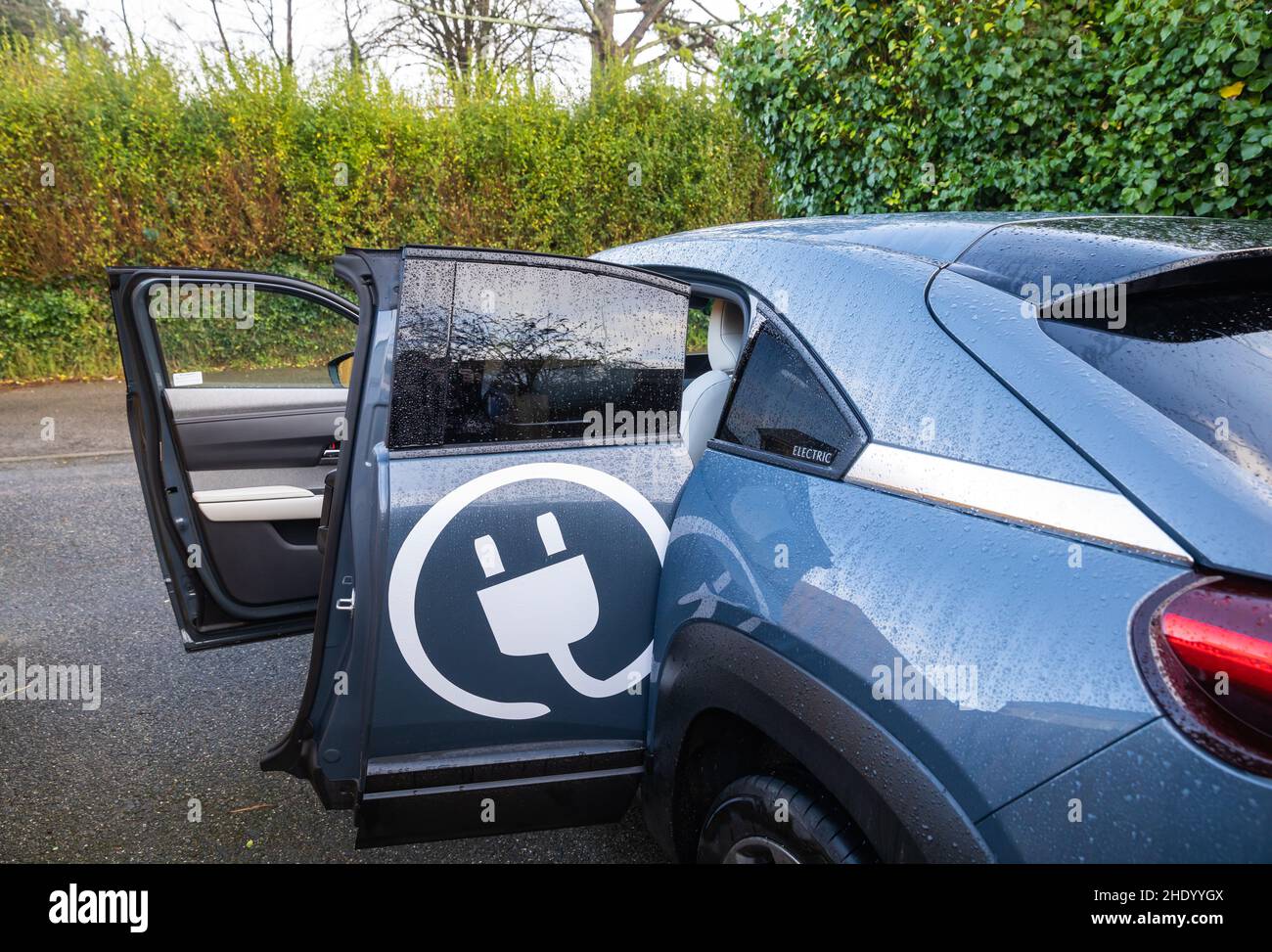 Open rear doors hi-res stock photography and images - Alamy