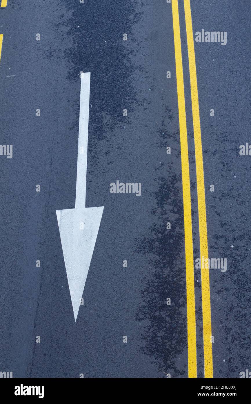 Double arrow symbol hi-res stock photography and images - Alamy