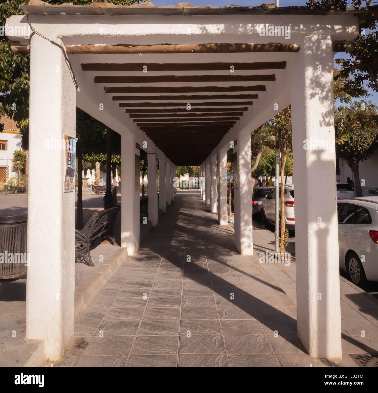 Downtown sidewalk pergola hi-res stock photography and images - Alamy