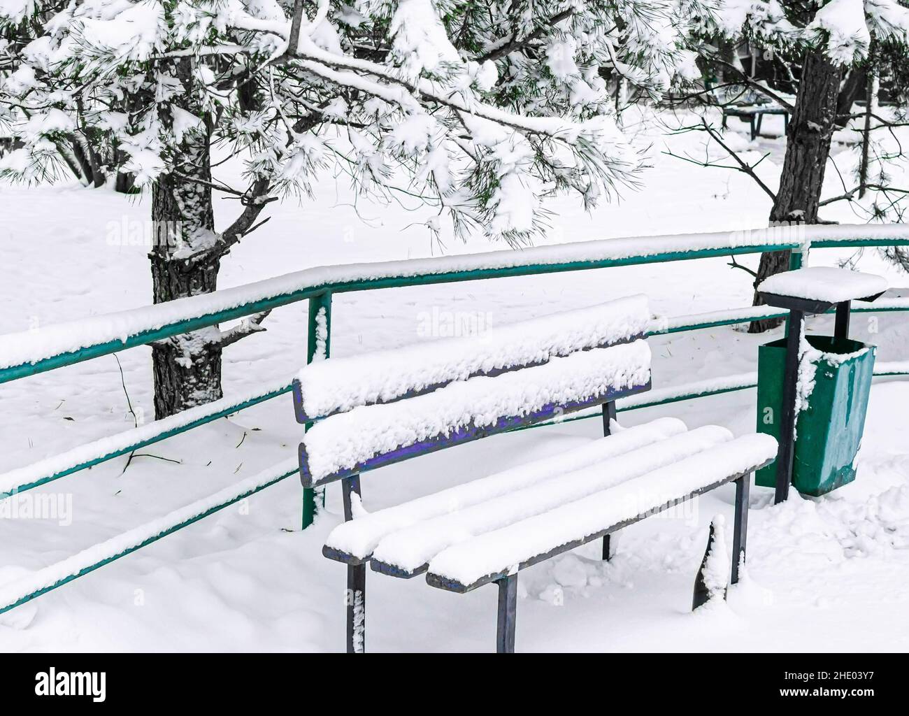 Bench seat covered snow cover hi-res stock photography and images - Alamy