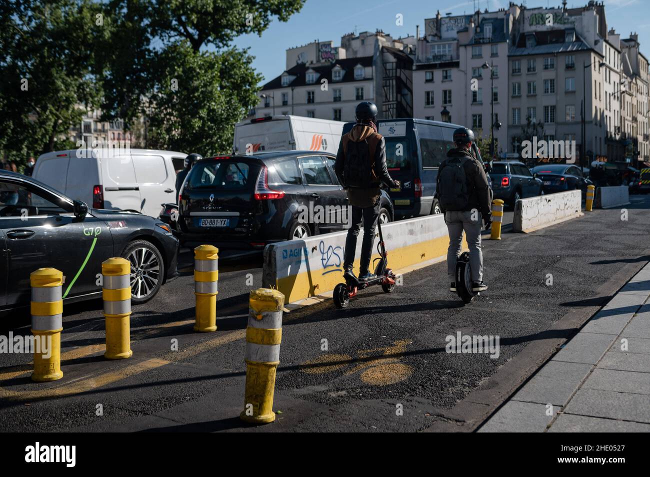 Illustration of cyclists, cycle paths and corona cycle paths in Paris ...