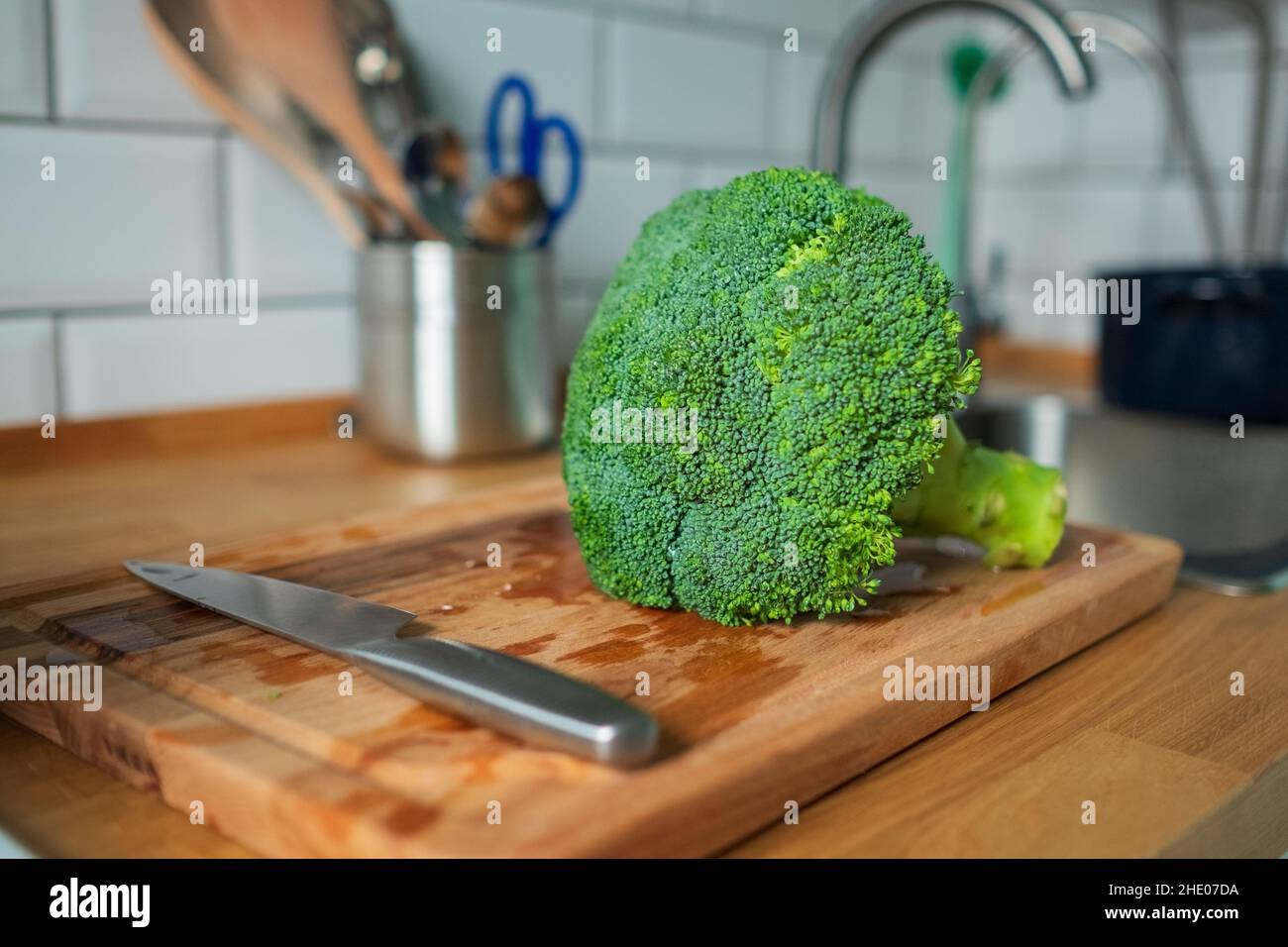 Broccoli on kitchen table hi-res stock photography and images - Alamy