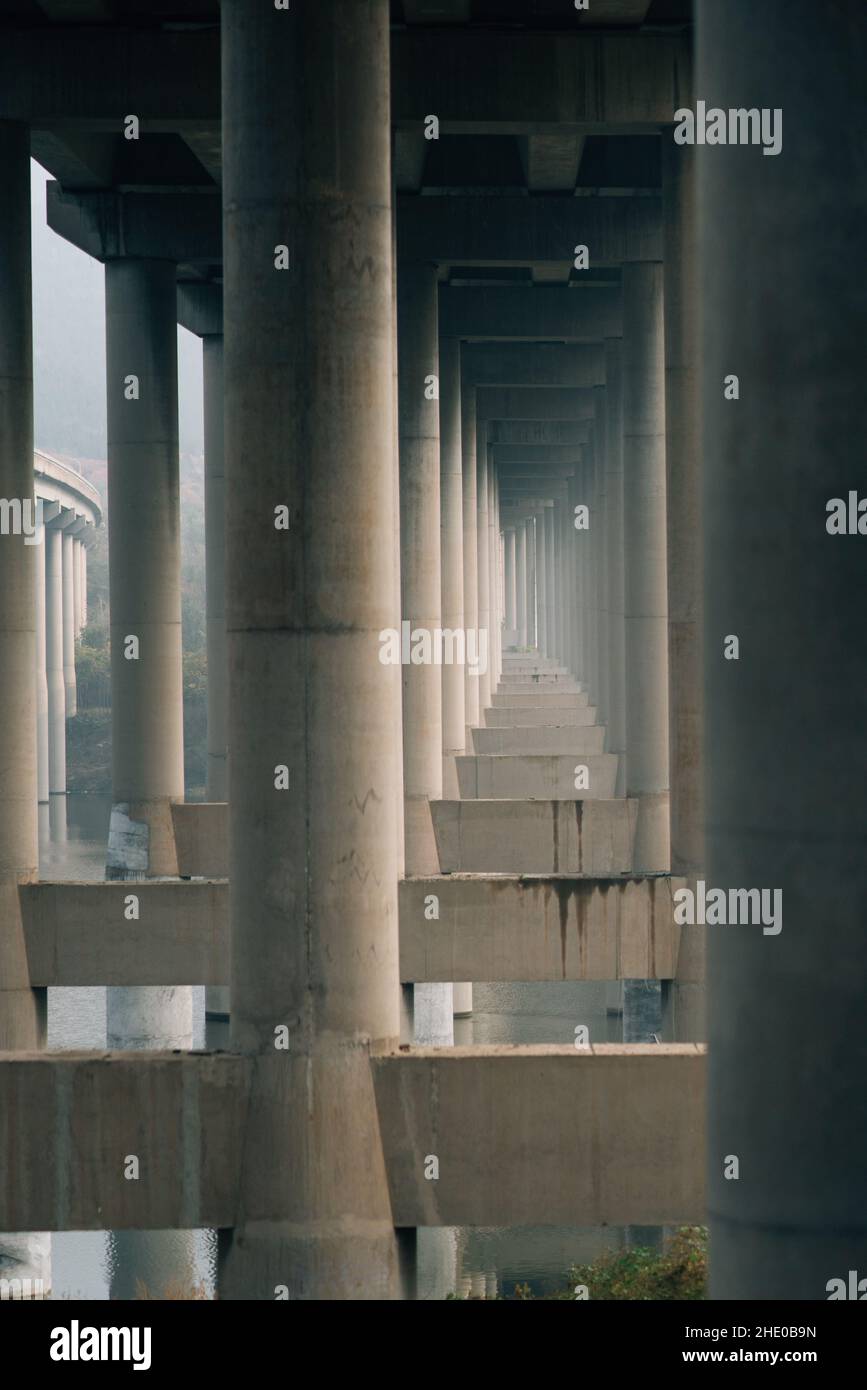 Concrete columns construction hi-res stock photography and images - Alamy