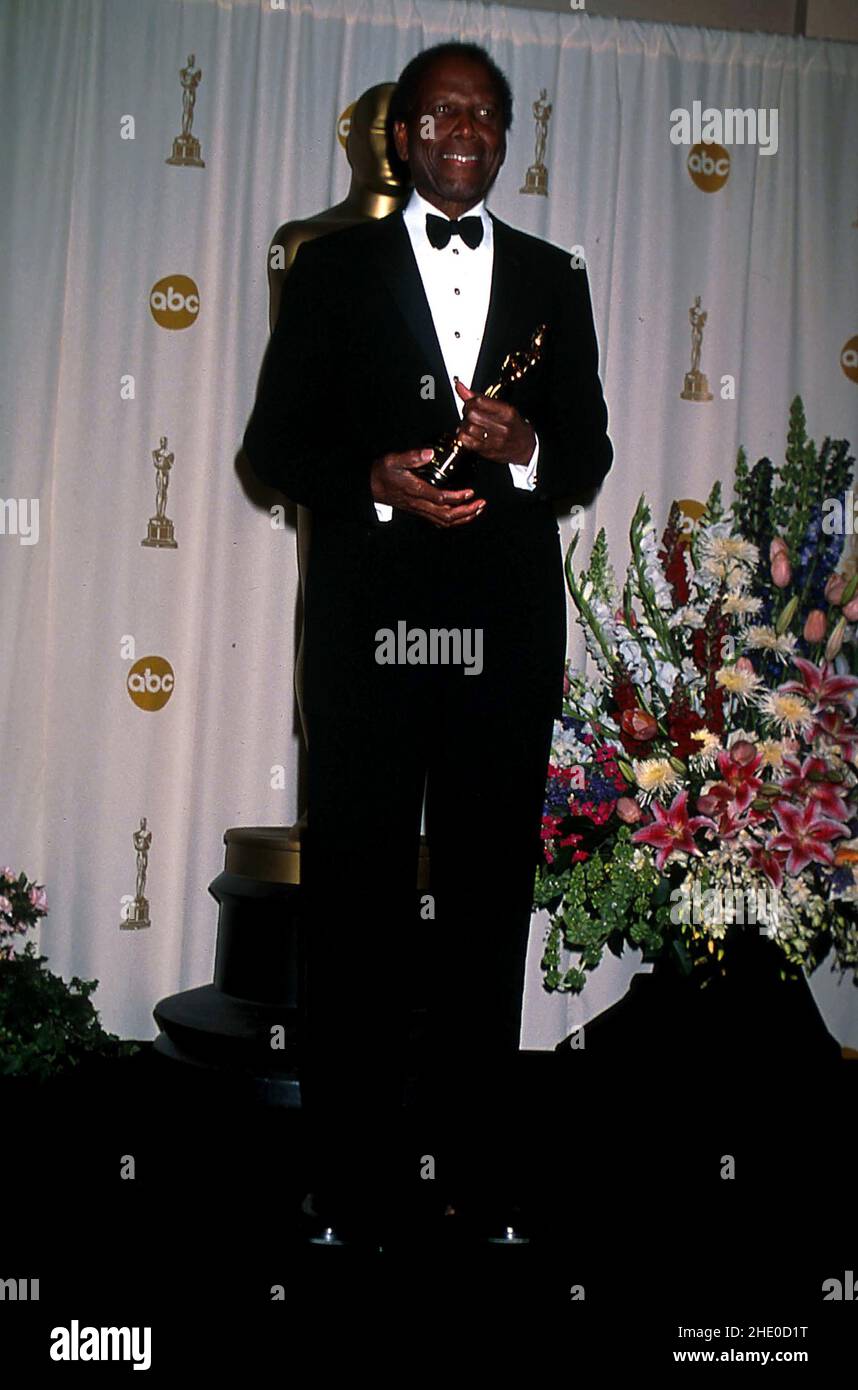 74th academy awards 2002 hi-res stock photography and images - Alamy