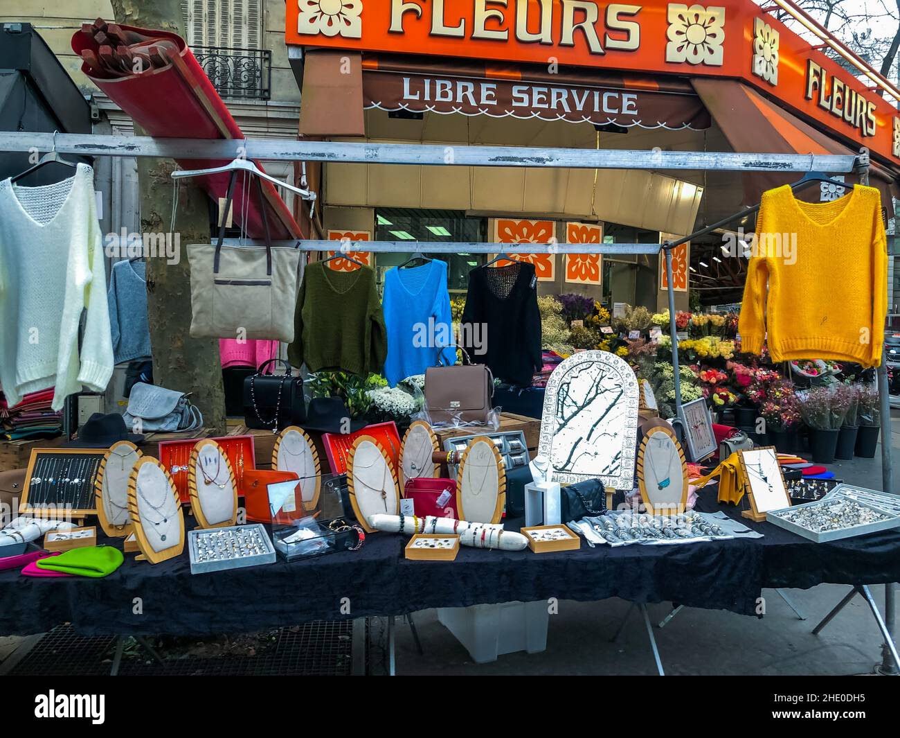 Small neighbourhood retail shop hi-res stock photography and images - Alamy