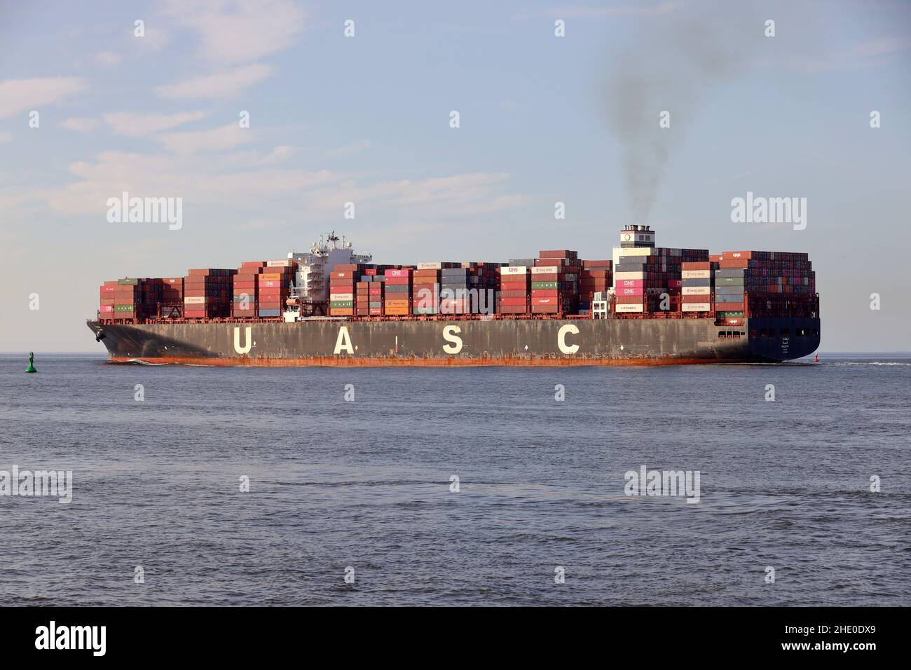 The container ship Alula will pass Cuxhaven on June 16, 2021 on its way ...