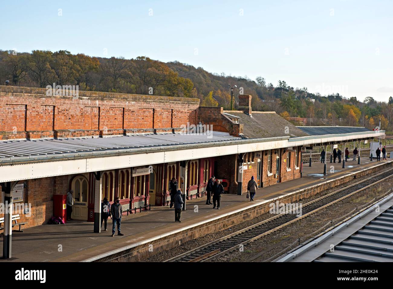 Station waiting areas hi-res stock photography and images - Alamy