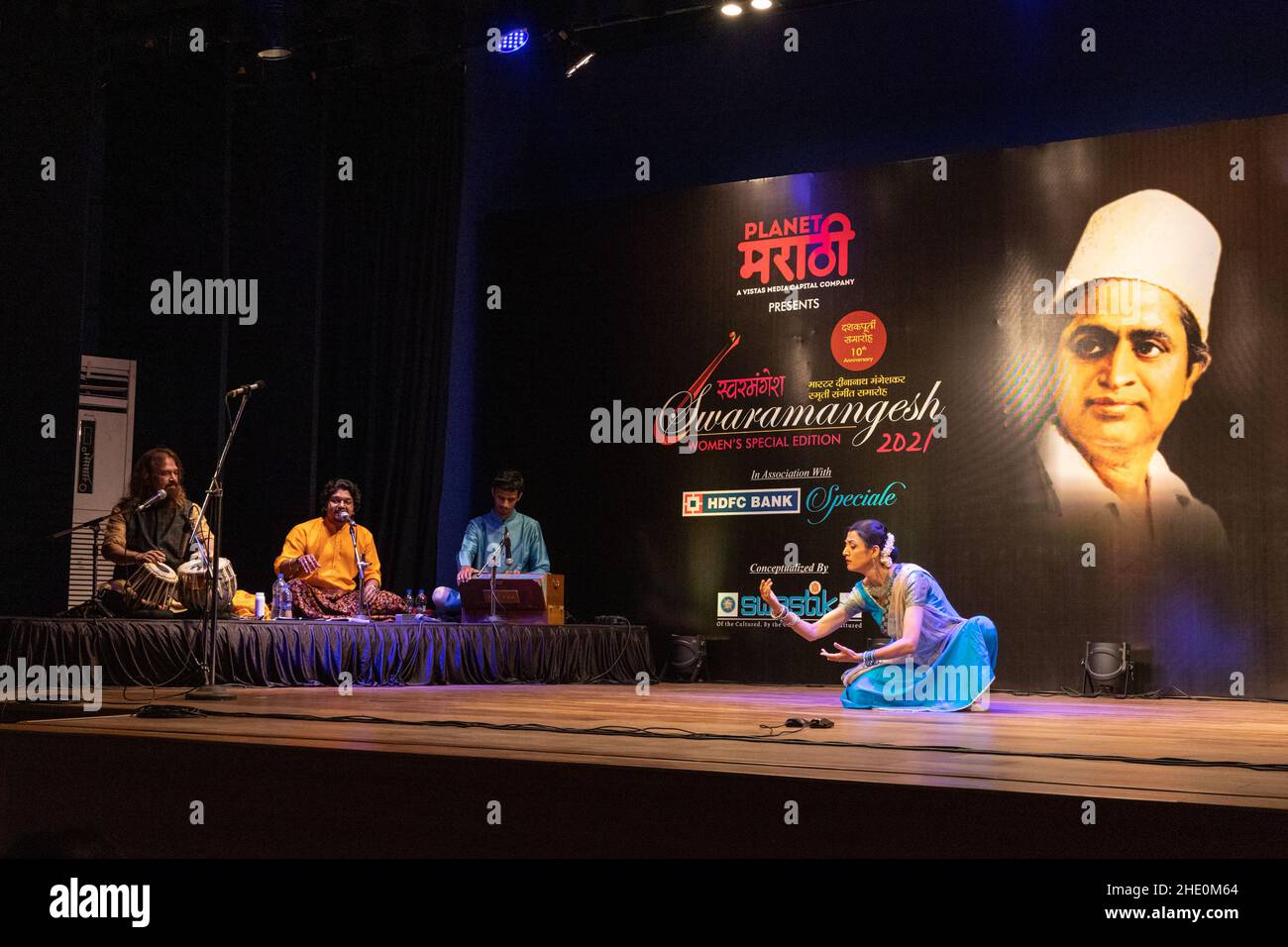 Tabla dance hi-res stock photography and images - Alamy