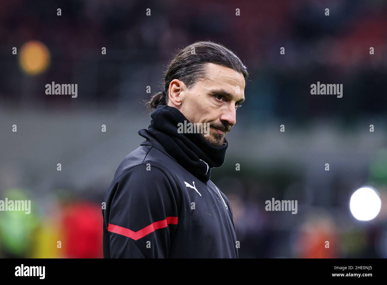 Zlatan Ibrahimovic of AC Milan warms up during the Serie A 2021/22 ...