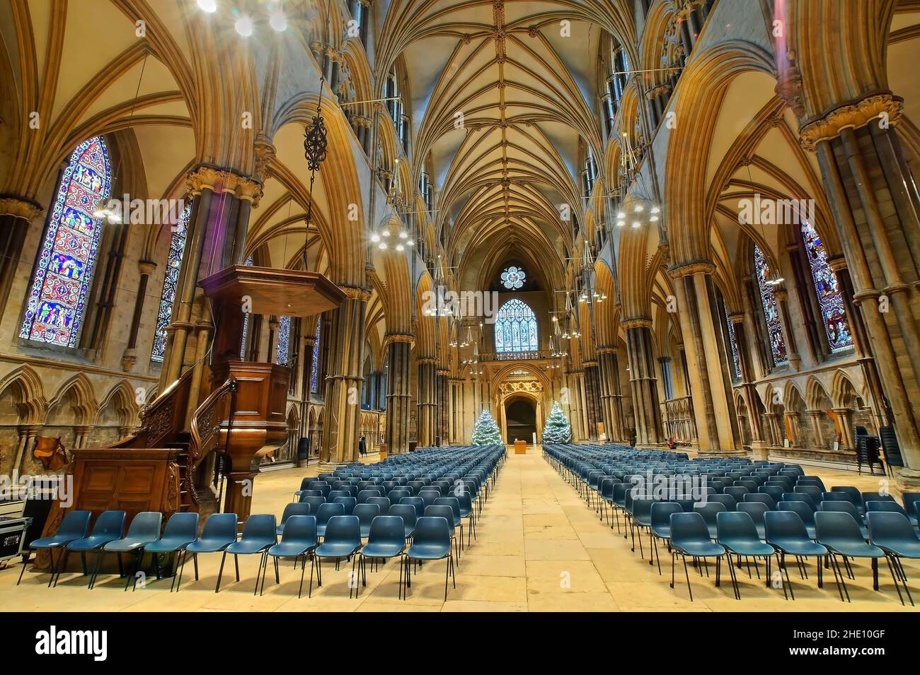 UK, Lincolnshire, Lincoln Cathedral Nave and Seating Stock Photo - Alamy