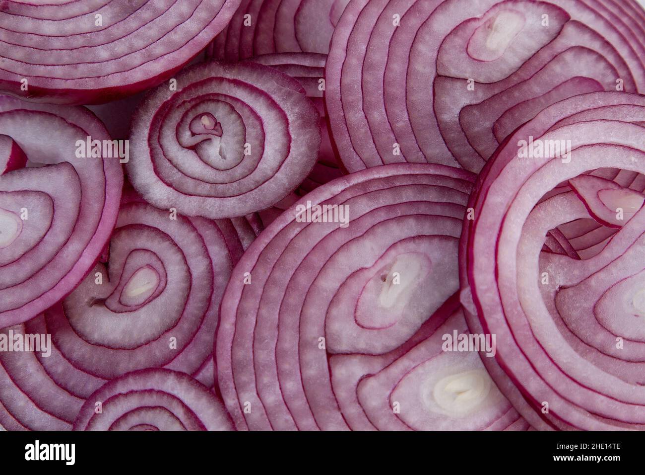 Sliced red onions hi-res stock photography and images - Alamy