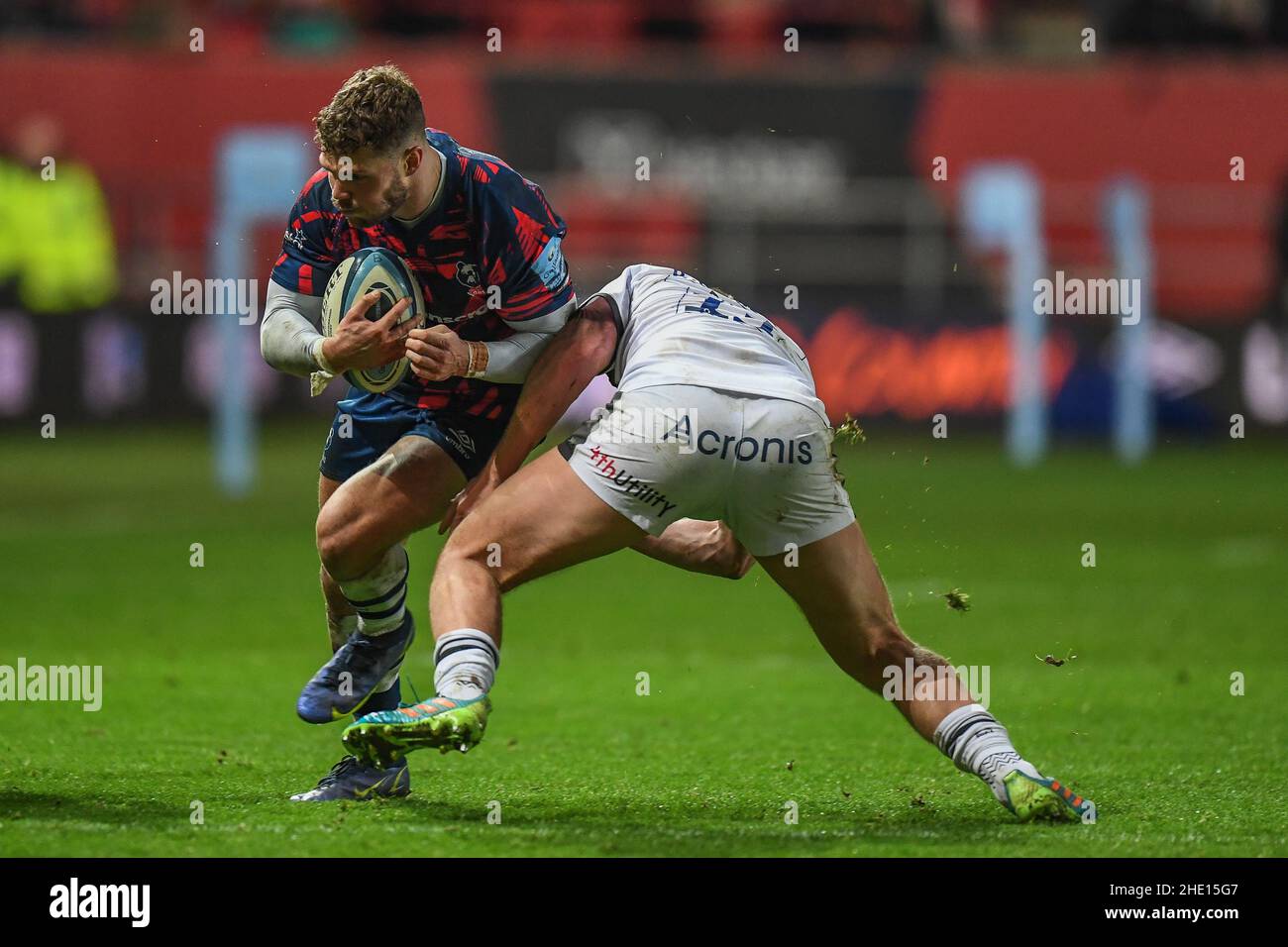 Henry Purdy of Bristol Bears, takes on Robert du Preez of Sale Sharks ...