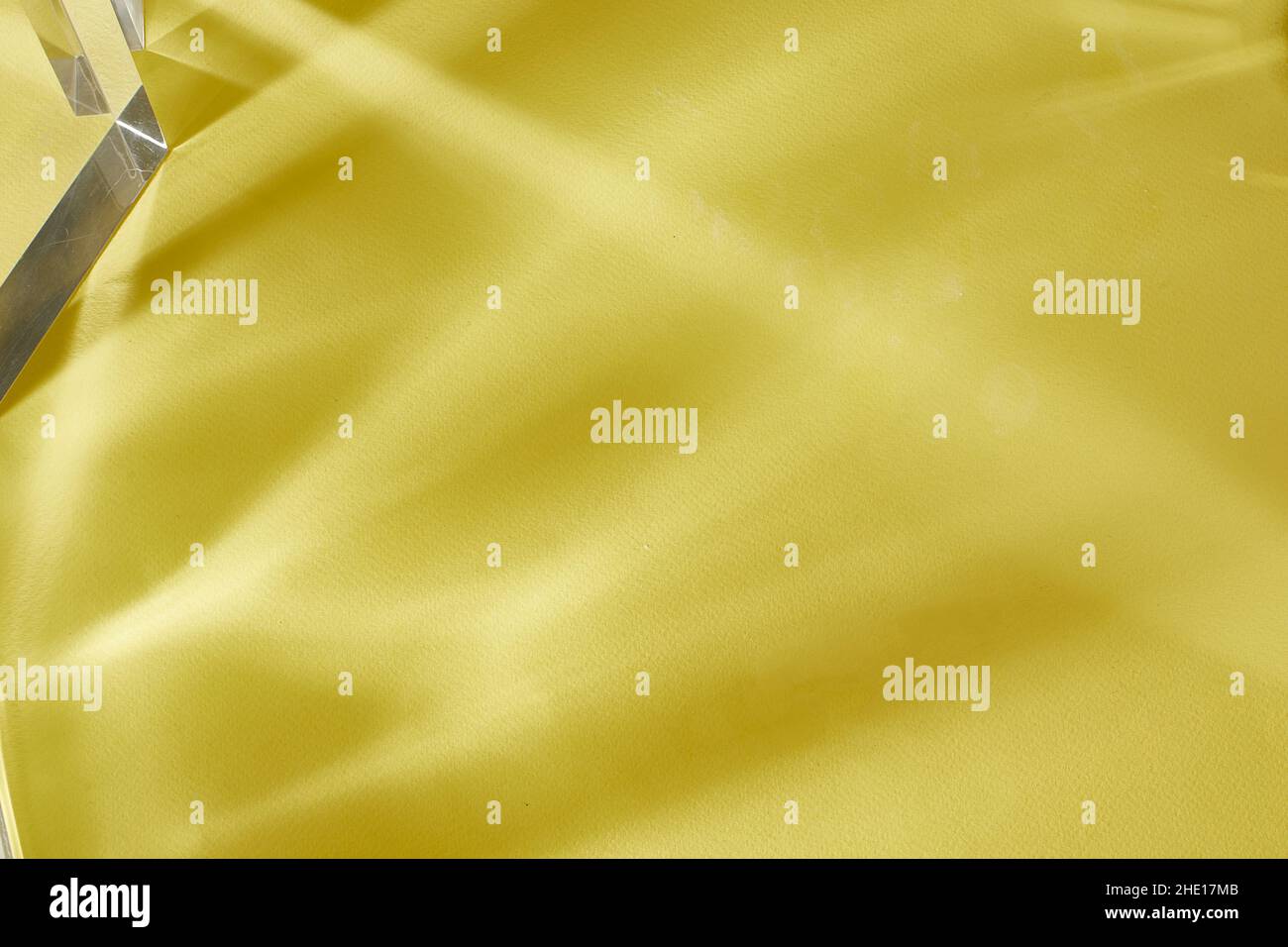 Yellow seamless iridescent lighting background texture Stock Photo - Alamy