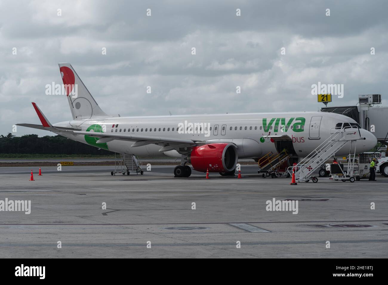 Viva aerobus aircraft hi-res stock photography and images - Alamy