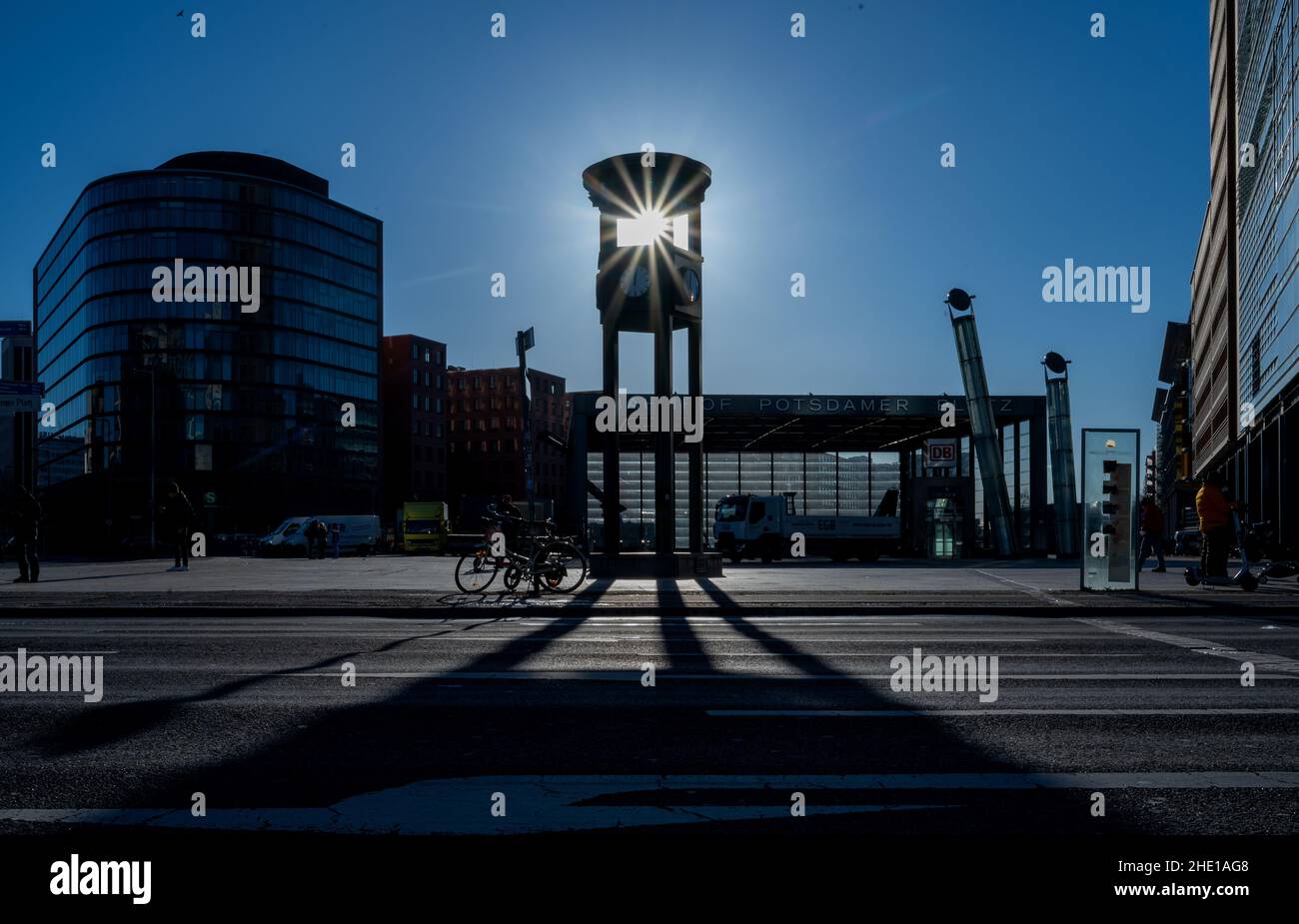 Berlin, Germany. 06th Jan, 2022. The sun shines through the replica of ...