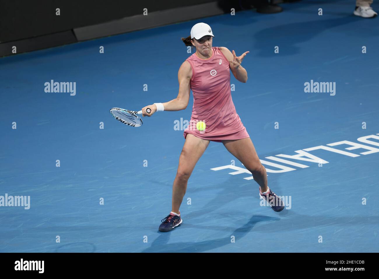 Iga swiatek forehand hi-res stock photography and images - Alamy