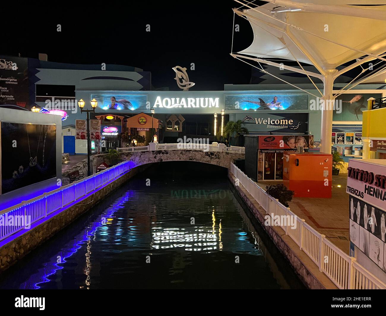 Cancun, Quintana Roo, Mexico - December 20, 2021: Shopping Mall La Isla ...