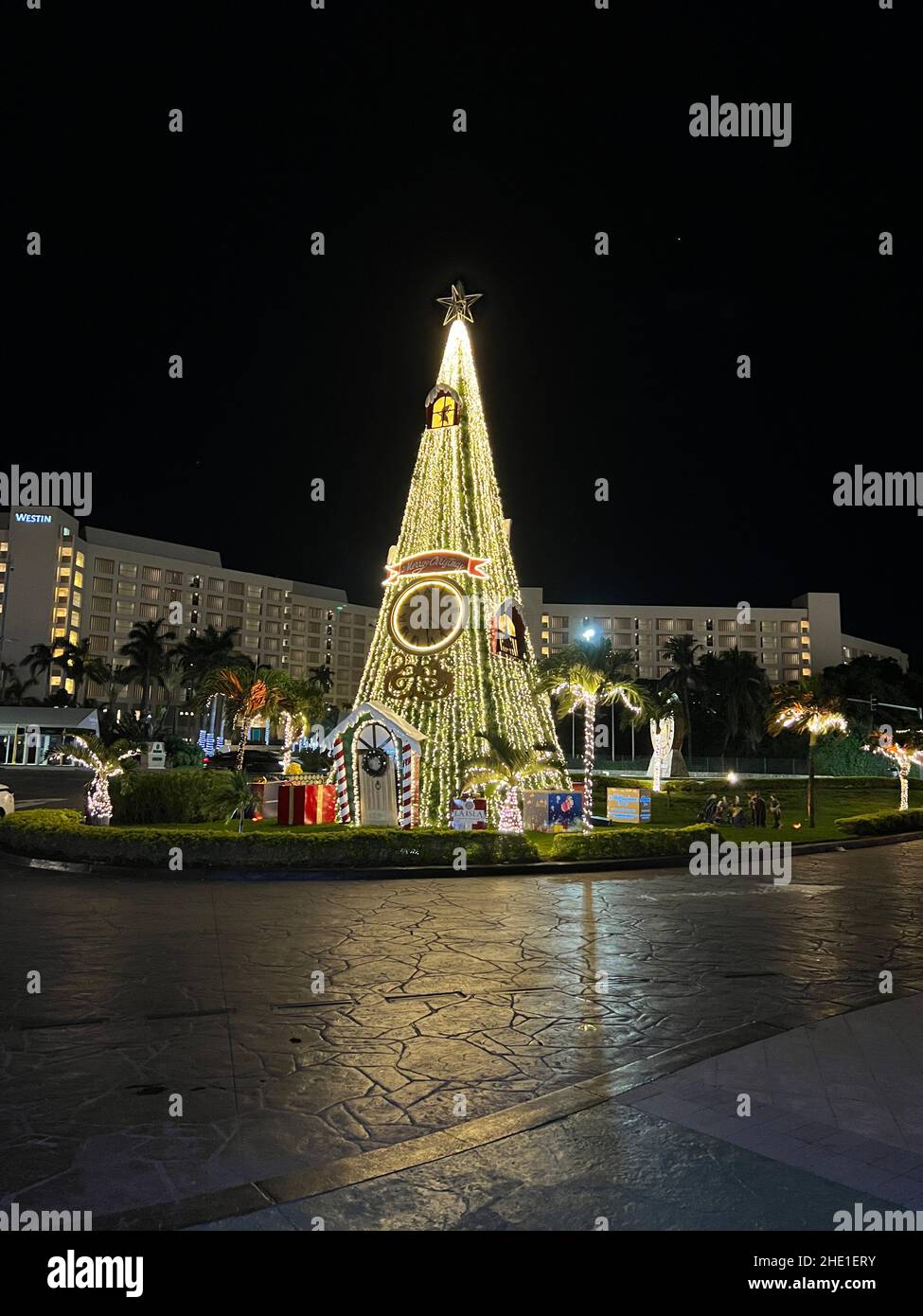 Cancun, Quintana Roo, Mexico - December 20, 2021: Shopping Mall La Isla ...