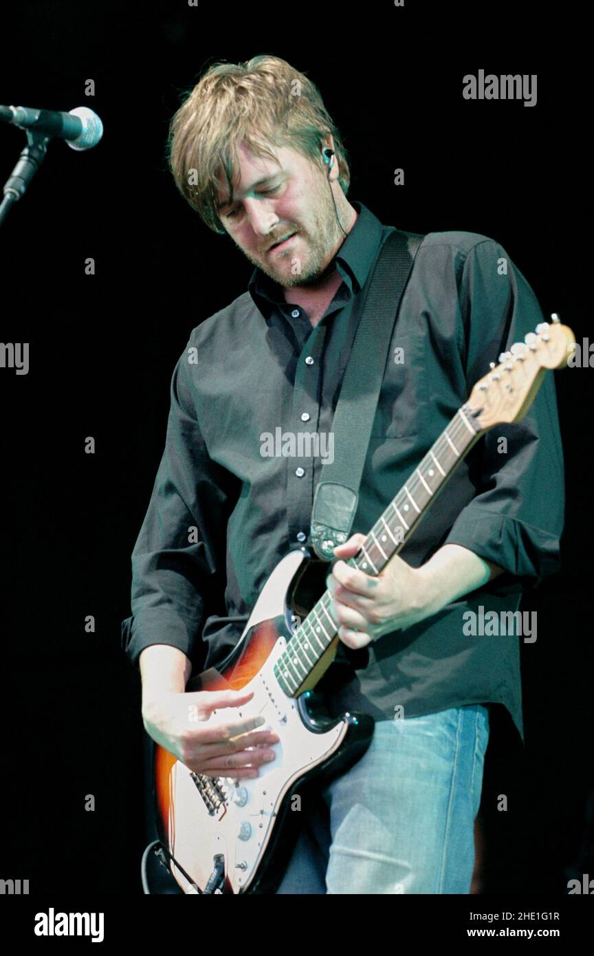 Guy garvey 2004 hi-res stock photography and images - Alamy