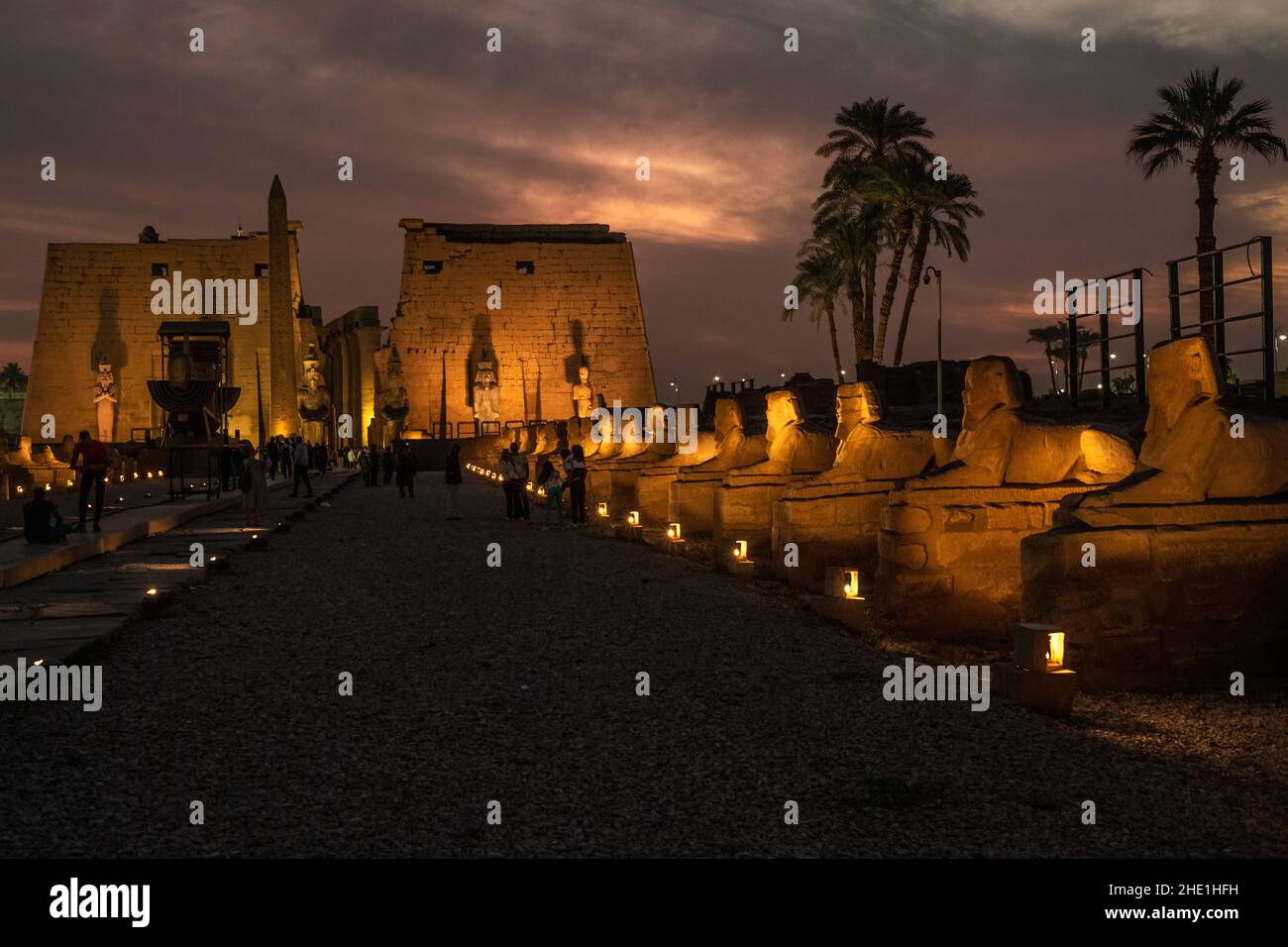 Road connecting karnak and luxor hi-res stock photography and images ...